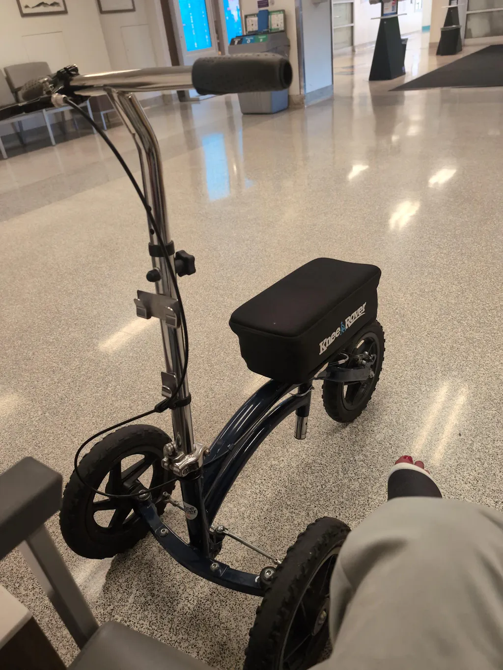 Hybrid All-Terrain Knee Walker by Knee Rover – Wheel Walkers