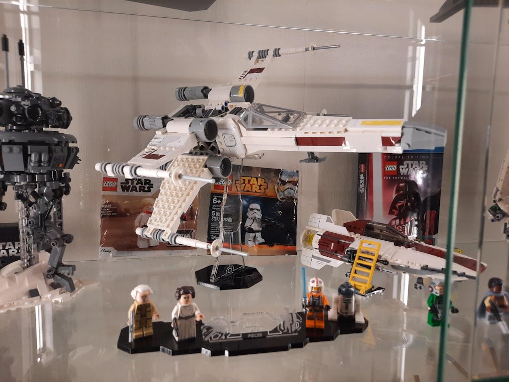 Display stand for LEGO® Star Wars™ Luke Skywalker’s X-Wing Fighter (75 ...