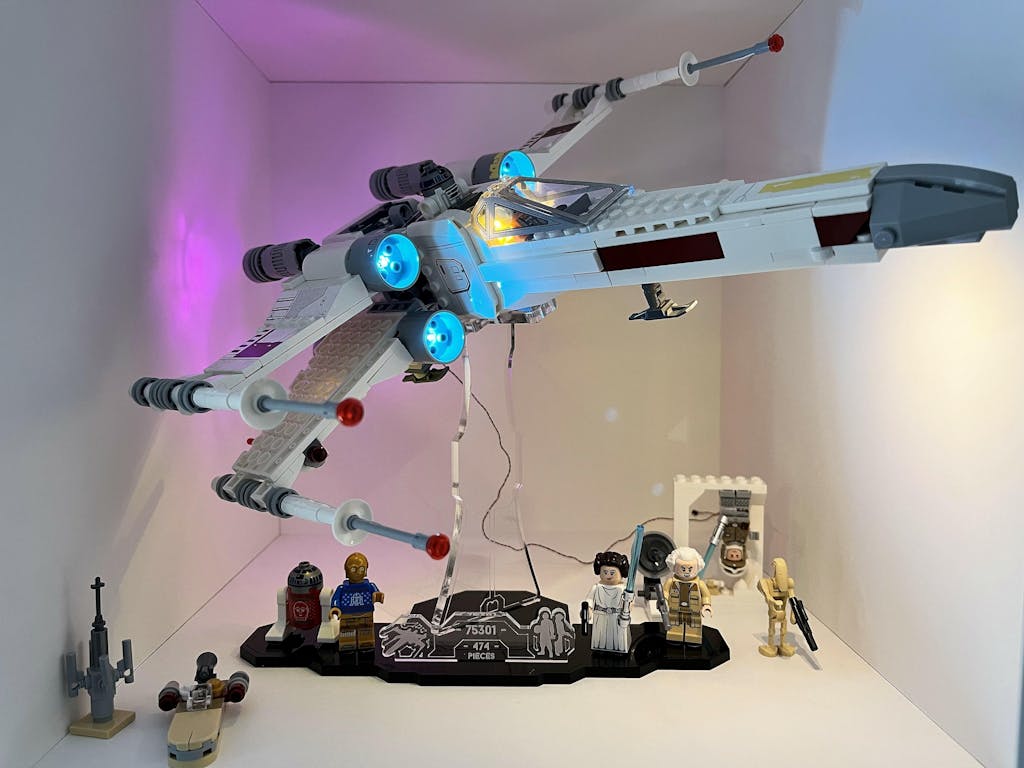 Display stand for LEGO® Star Wars™ Luke Skywalker’s X-Wing Fighter (75 ...
