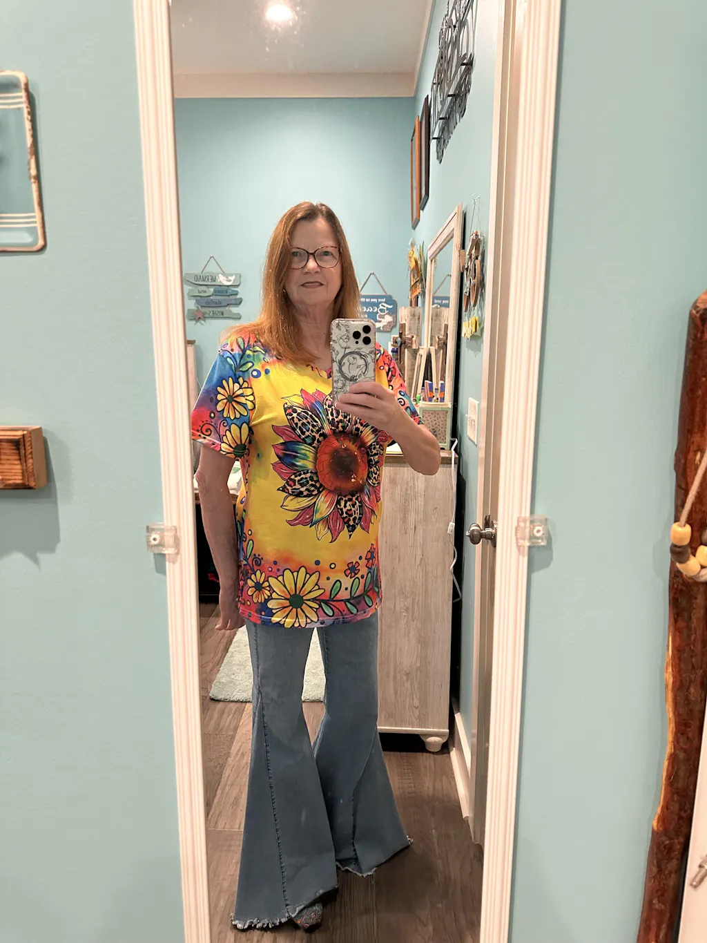 Lavender Truck Gnome V Neck T-shirt – Wonder closets