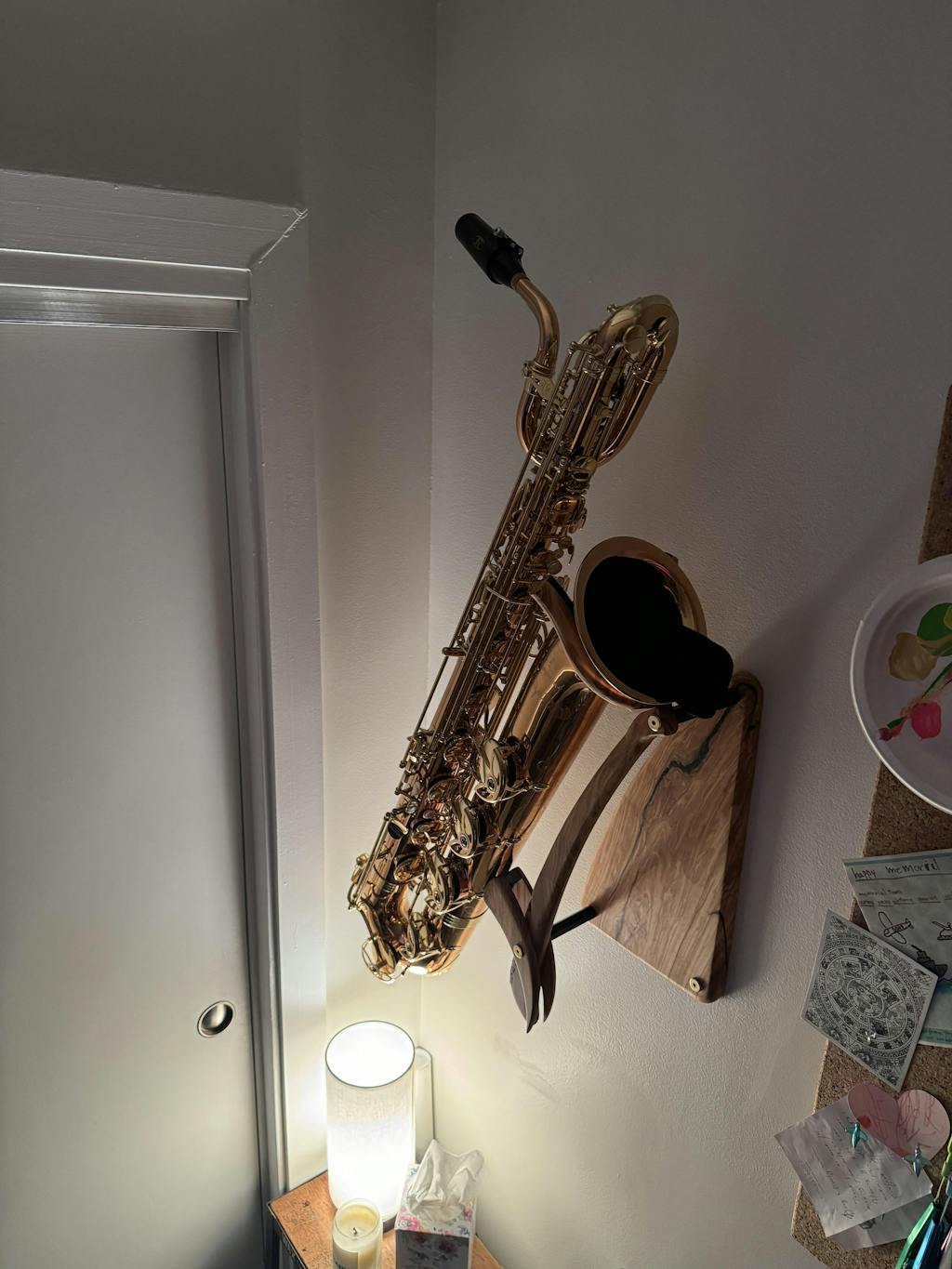 The Wall Hanger - Saxophone Wall Stand – Wood & Winds