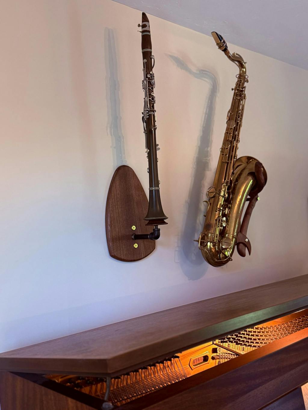 The Wall Hanger - Saxophone Wall Stand – Wood & Winds