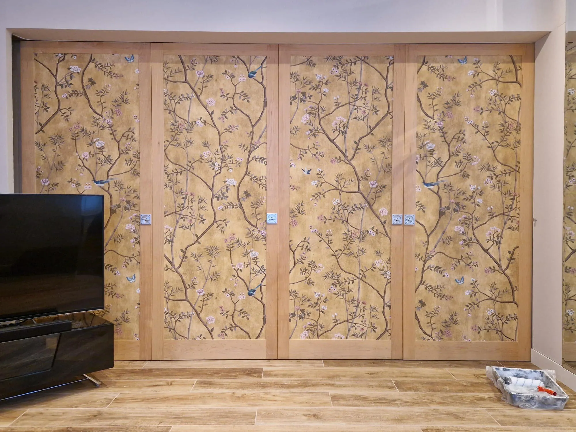 Onism Old Gold Wallpaper – Chinoiserie Botanical Design, Paste-the-Wall ...