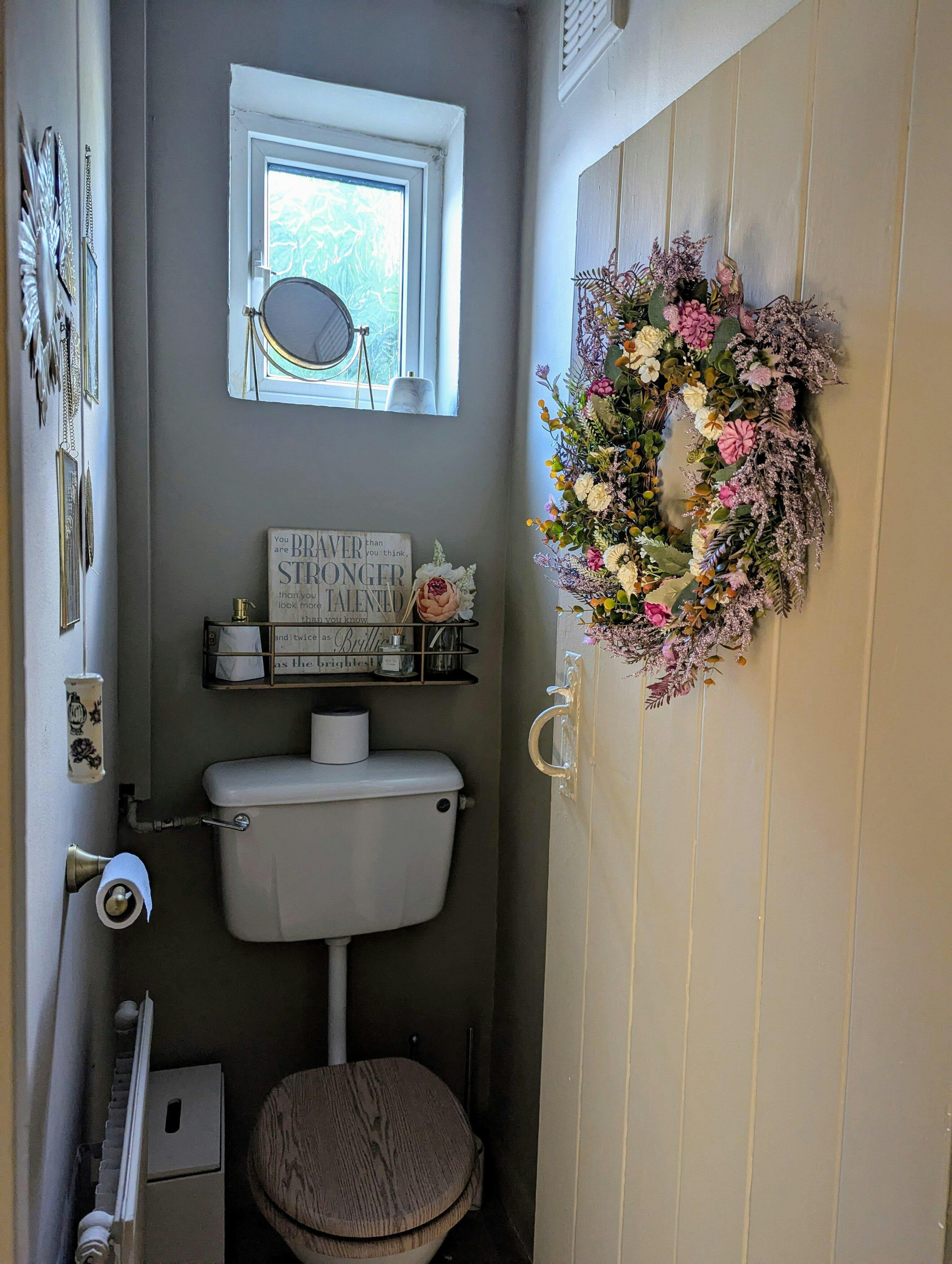 Eucalyptus Spring Wreath | Luxury Wreaths for Easter – Wreaths.co.uk