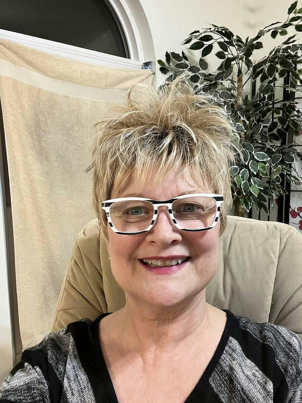 Tony of Beverly Wigs | Kris Wig | Short Face-Framing Layered Wig – Wig ...