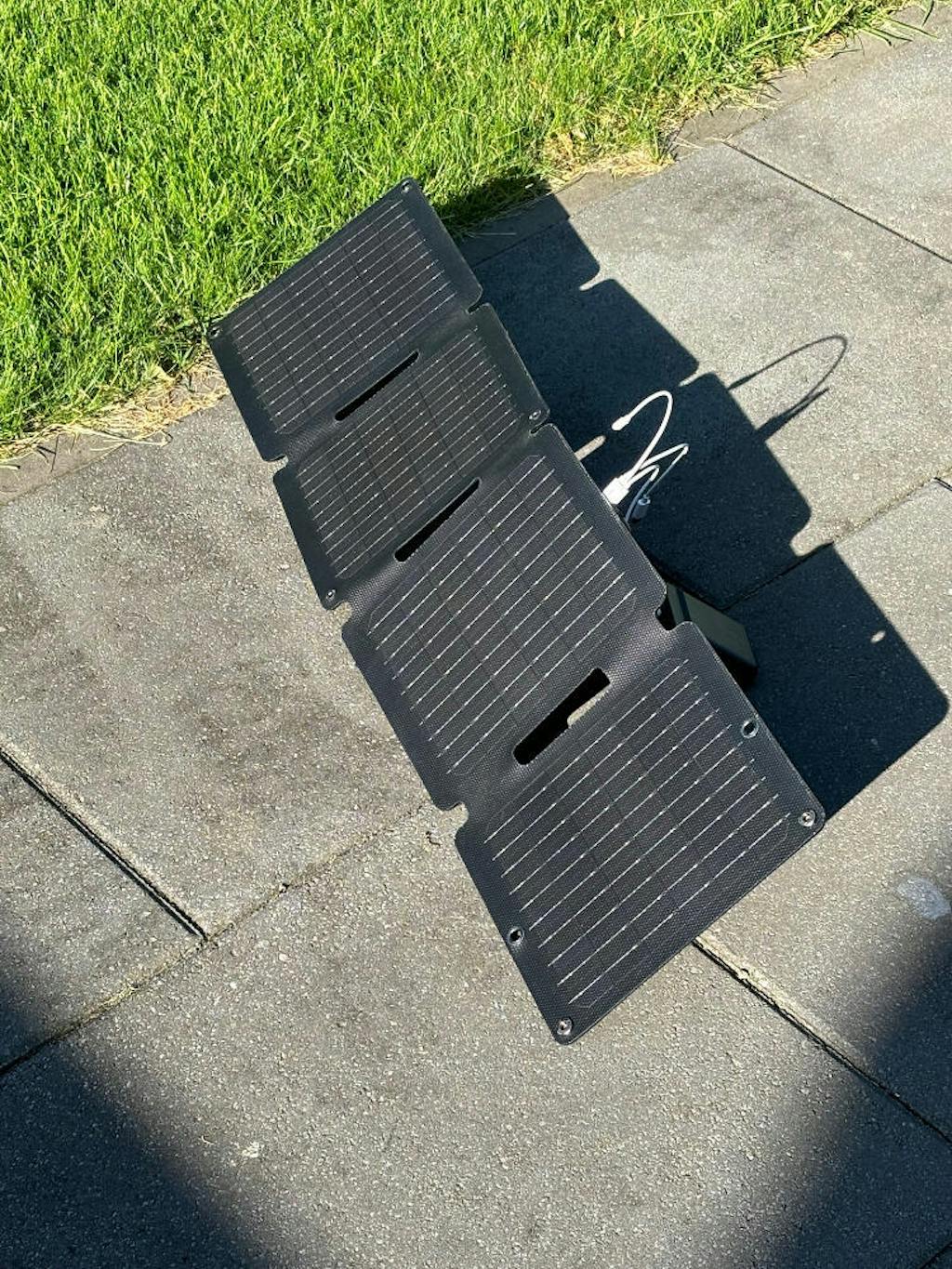 SolarBooster 28W - Gen24 Foldable Solar Panel – Xtorm EU