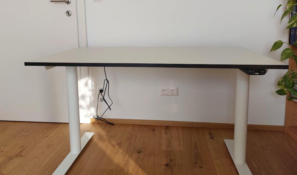 Desk Basic S höhenverstellbarer Schreibtisch | Yaasa