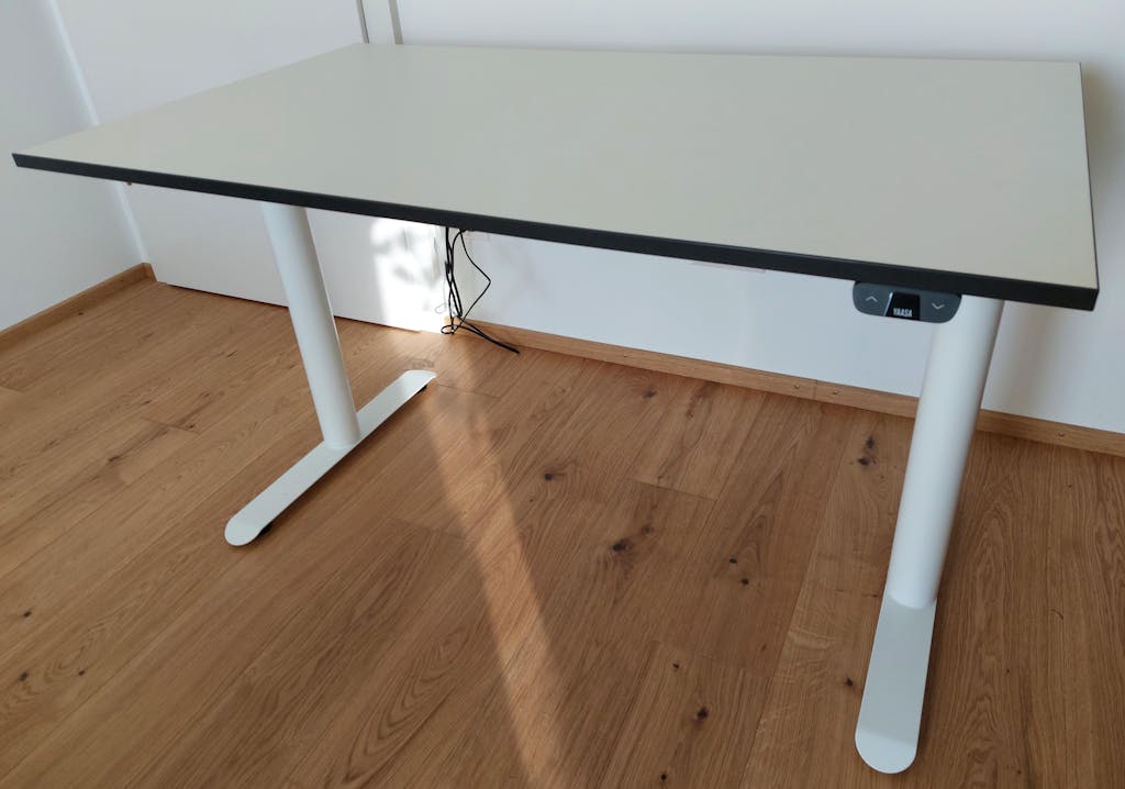 Desk Basic S höhenverstellbarer Schreibtisch | Yaasa