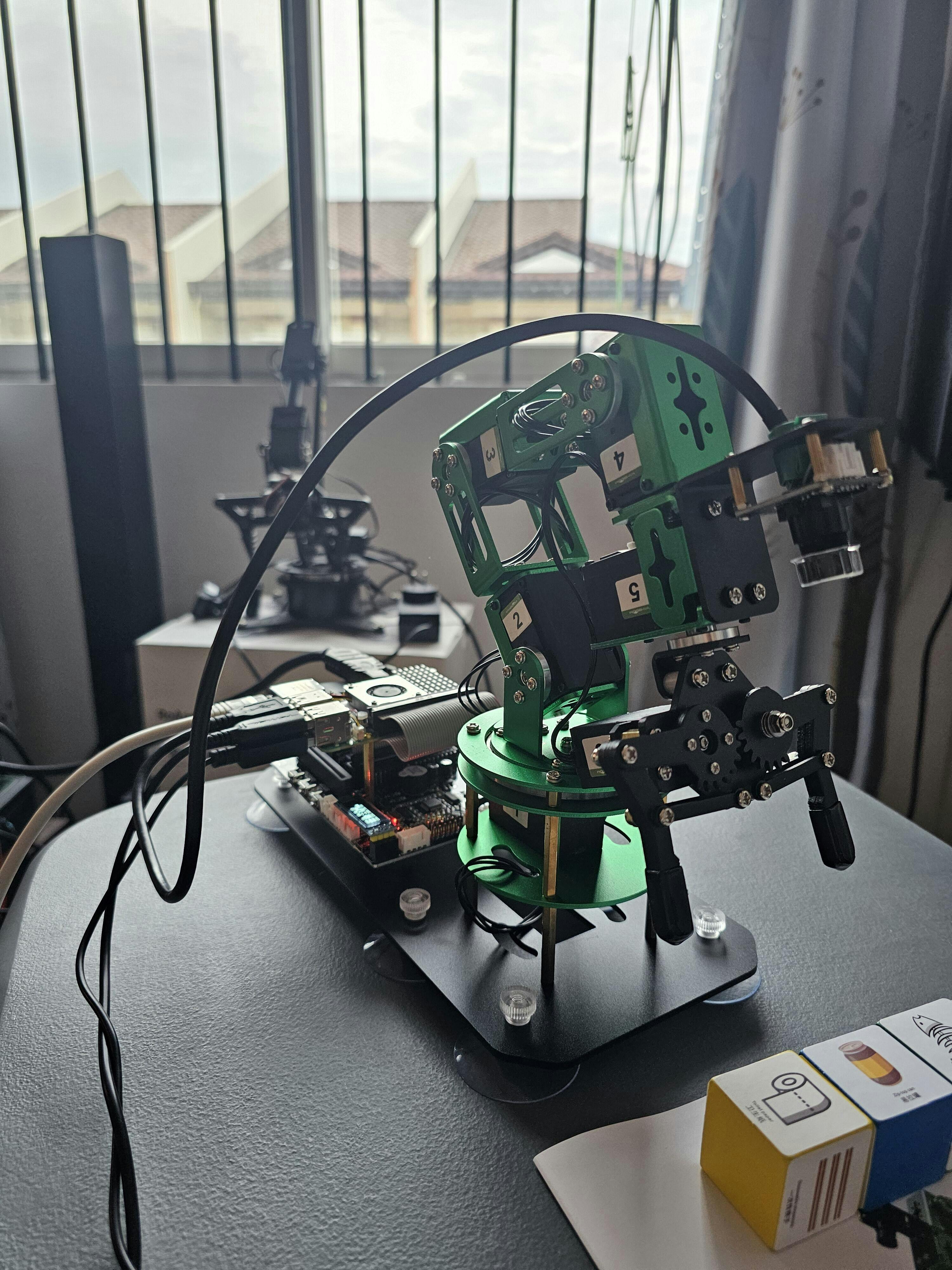 6DOF RaspebrryPi Robotic Arm with HD Camera Use ROS Python Programming