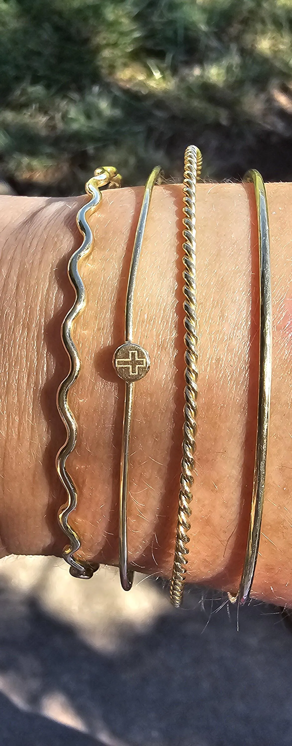 The Wavy Bangle – Yearly Co.