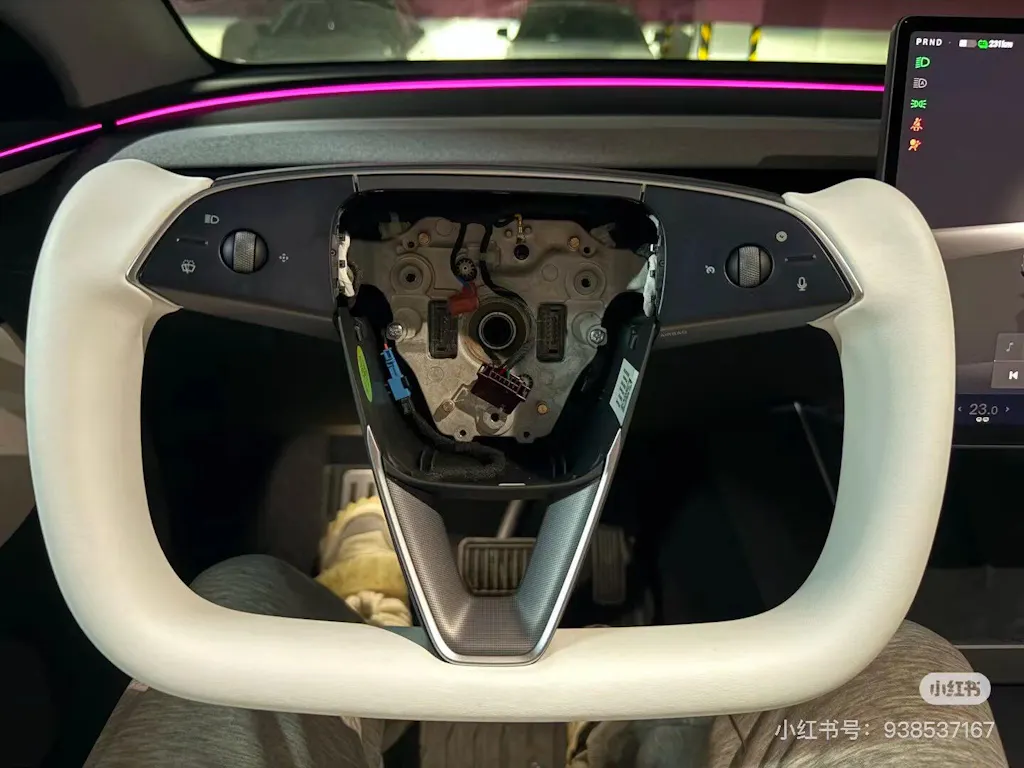 Tesla Model Y Juniper Yoke Steering Wheel (2025+) | Heated Leather ...