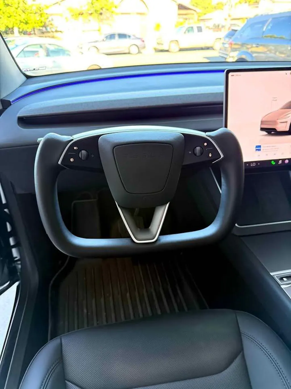 Tesla Model Y Juniper Yoke Steering Wheel (2025+) | Heated Leather ...