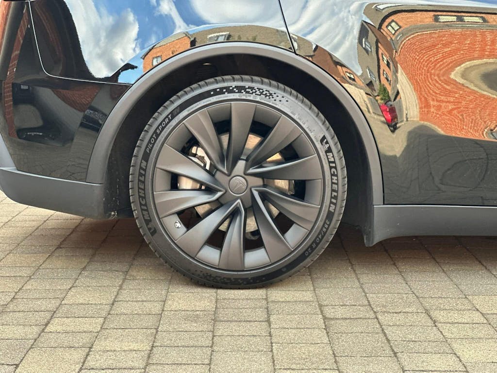 Model Y Juniper 2025+ Helix 20" Wheel Covers | Matte Black – Yeslak