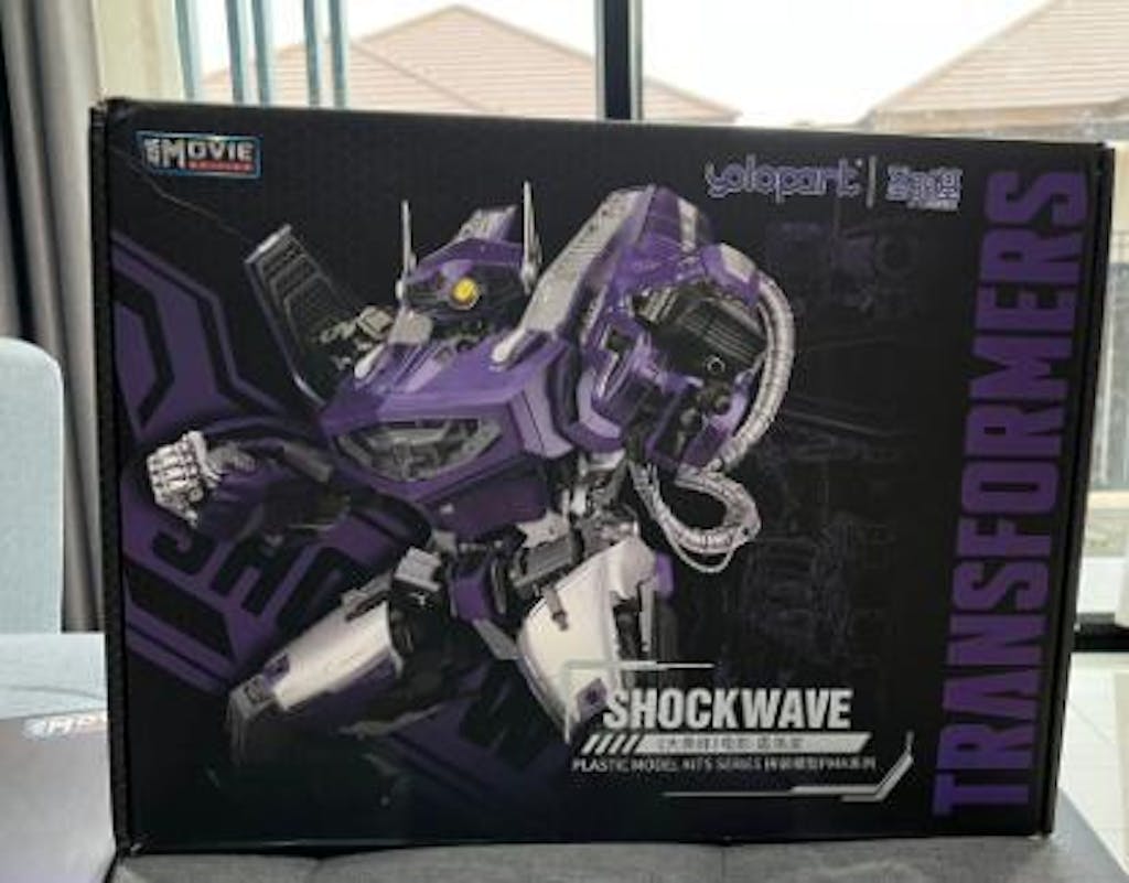 Transformers: Bumblebee - Shockwave Model Kit