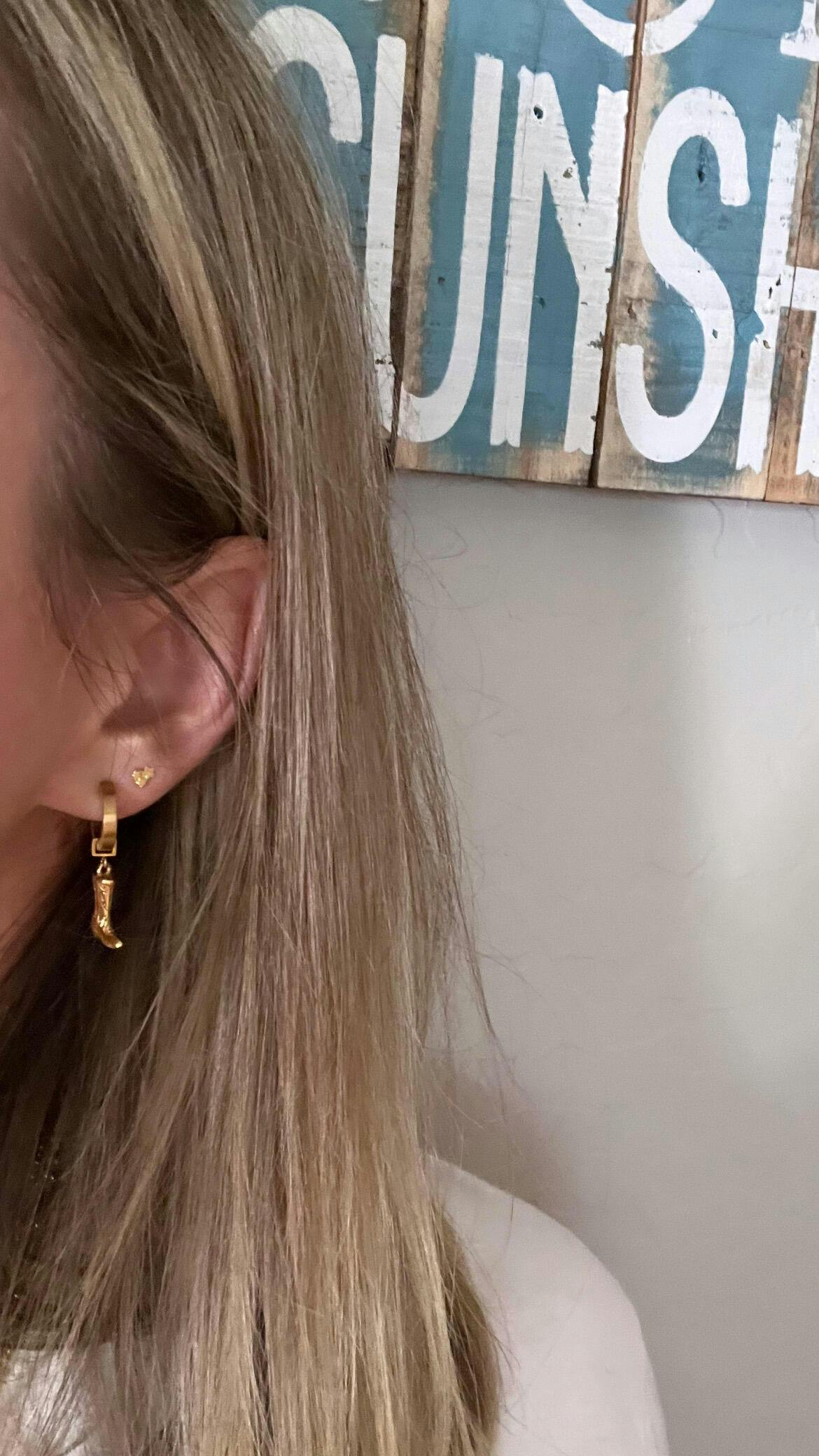 Zaana Mini Hoops - Gold – Zaana Jewelry