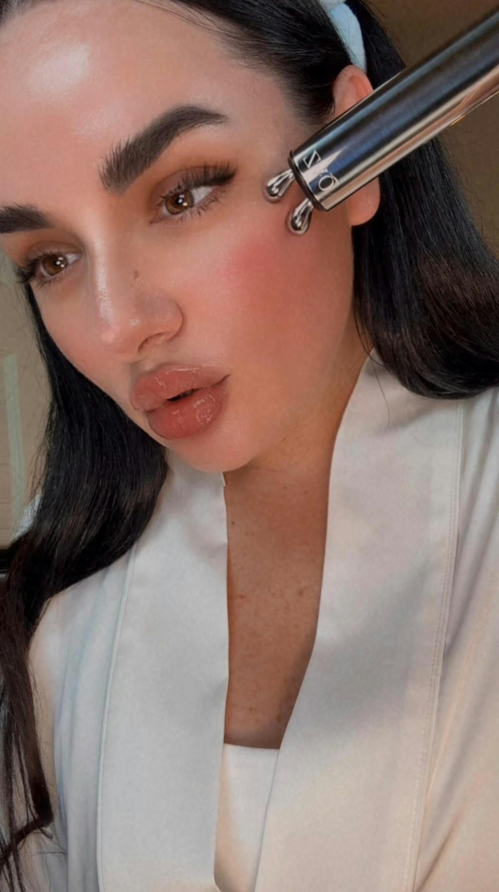 ZAQ Sven RF Microcurrent Device – Red Light & Vibration Therapy