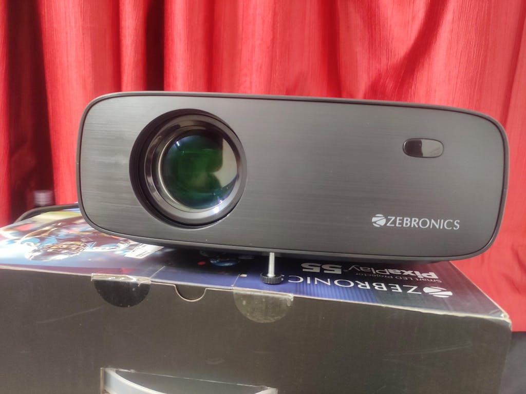 Zebronics PixaPlay 55 LED Projector