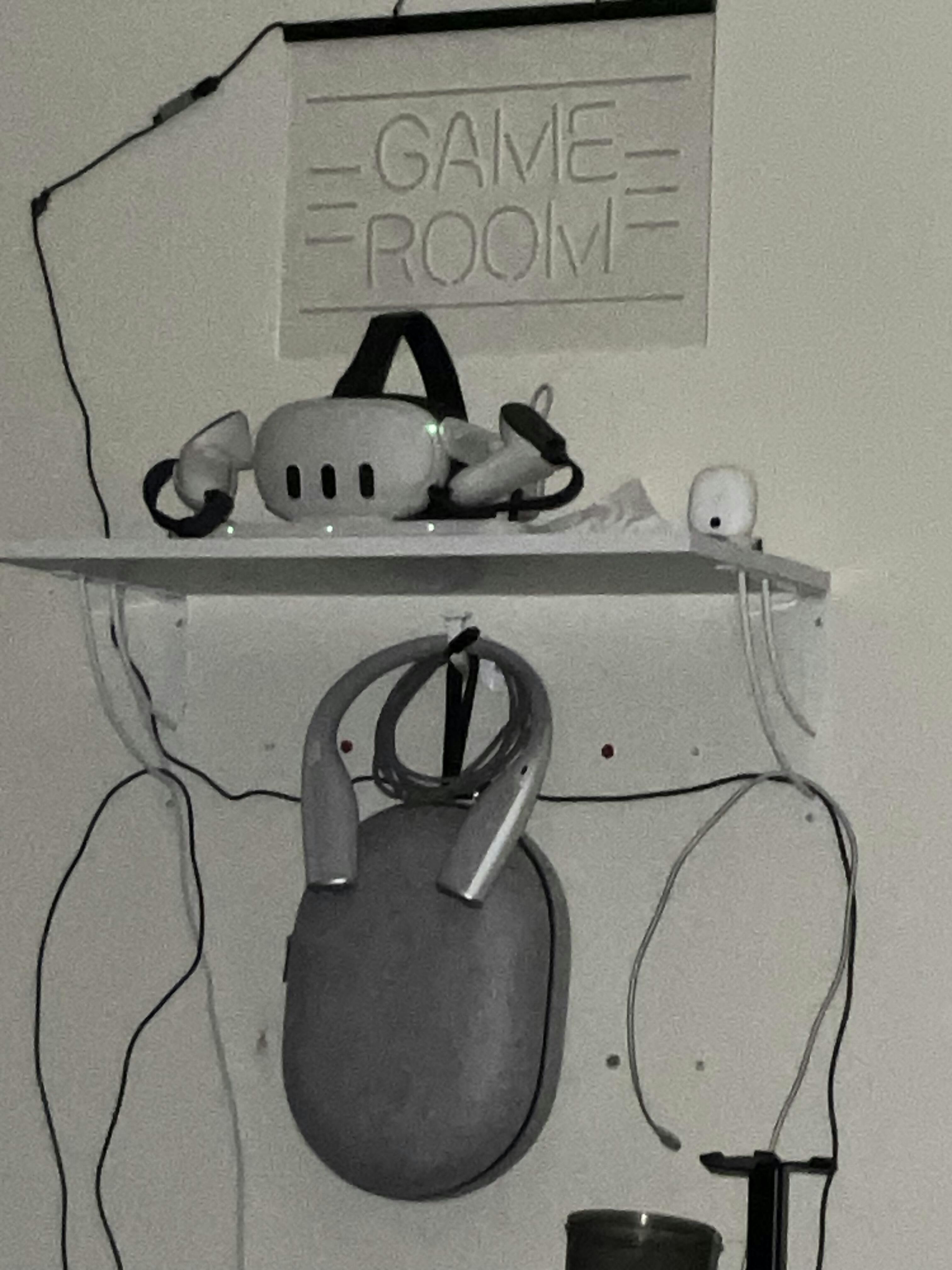 ZyberVR Quick-Charge Neck Power Bank With Swappable Battery