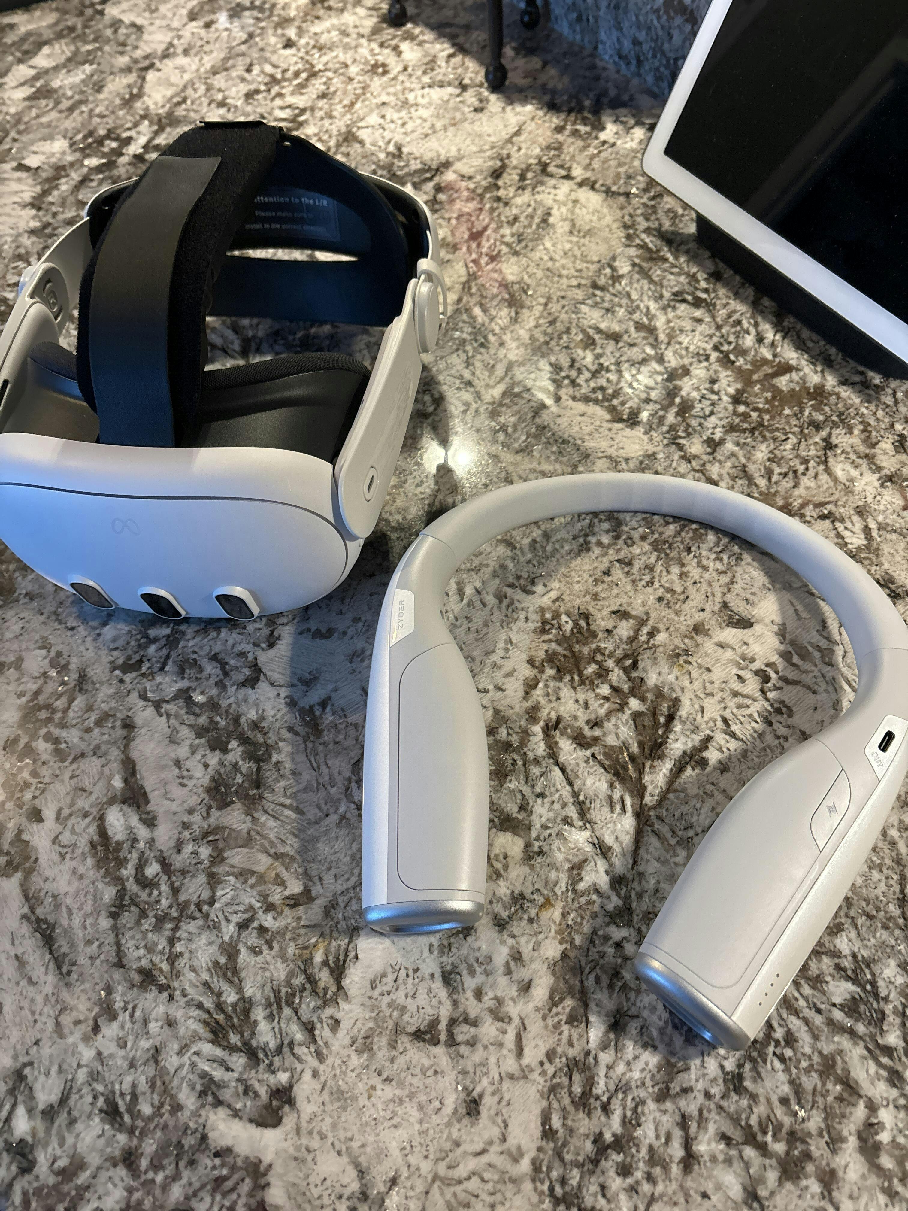 ZyberVR Quick-Charge Neck Power Bank With Swappable Battery