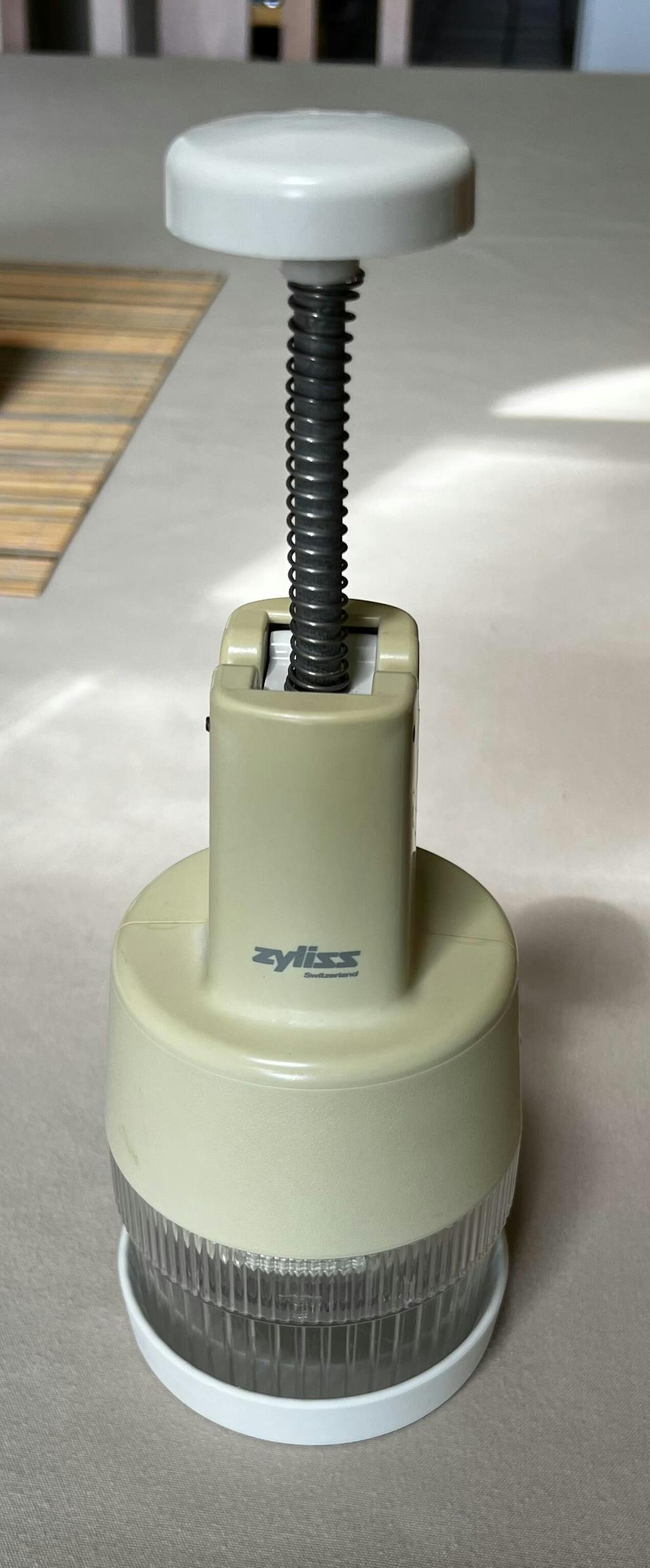 Zyliss Zick-Zick Classic Food Chopper